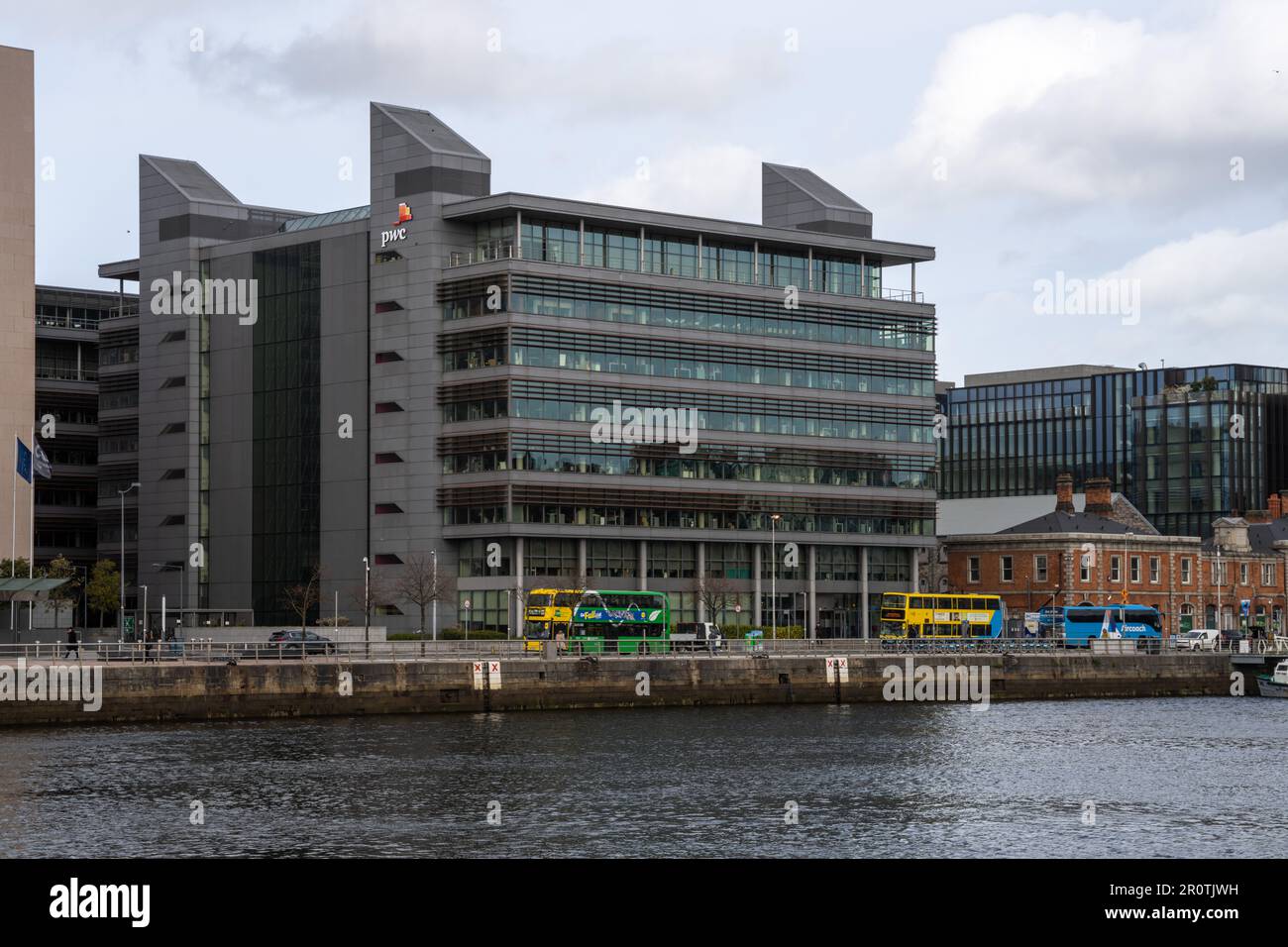 Dublin Docklands, Dublin 1, Ireland, 29th March 2023. PWC Tower Office ...