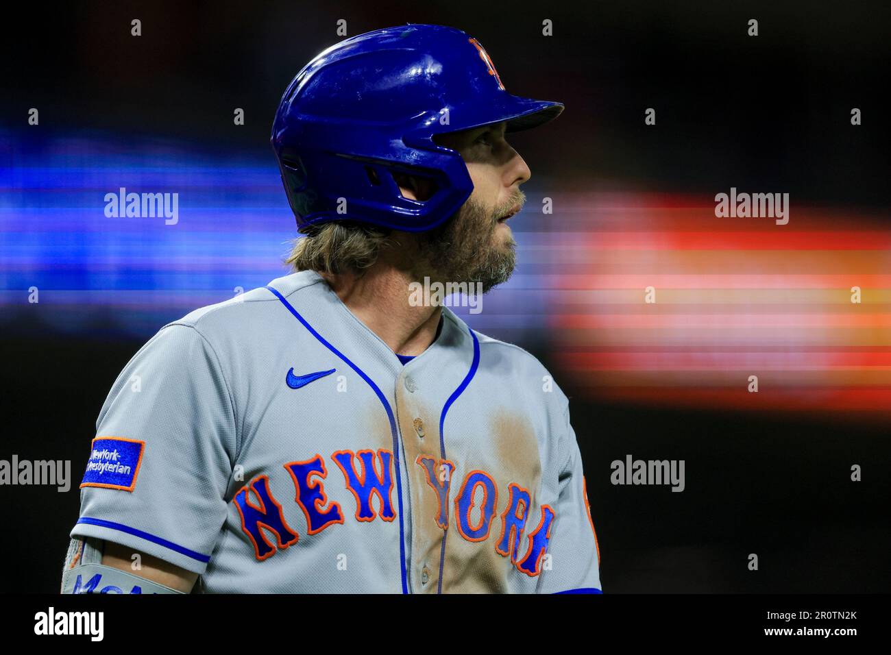 New York Mets' Jeff McNeil prepares to bat during a baseball game ...