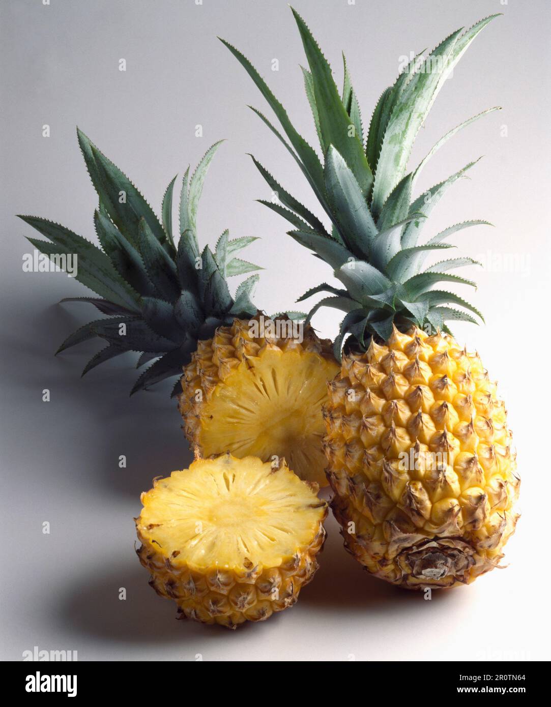Whole pineapple standing hi-res stock photography and images - Alamy