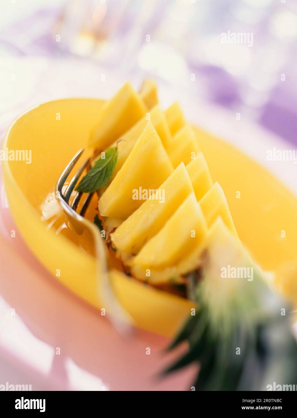 quarter of a pineapple cut in slices Stock Photo - Alamy