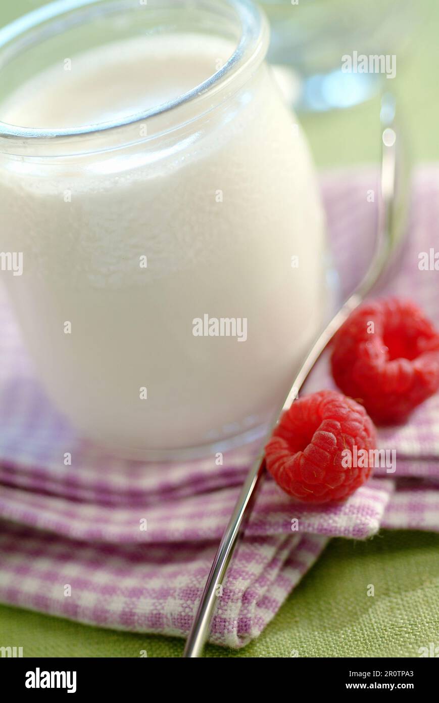 Pot yoghurt plain hi-res stock photography and images - Alamy
