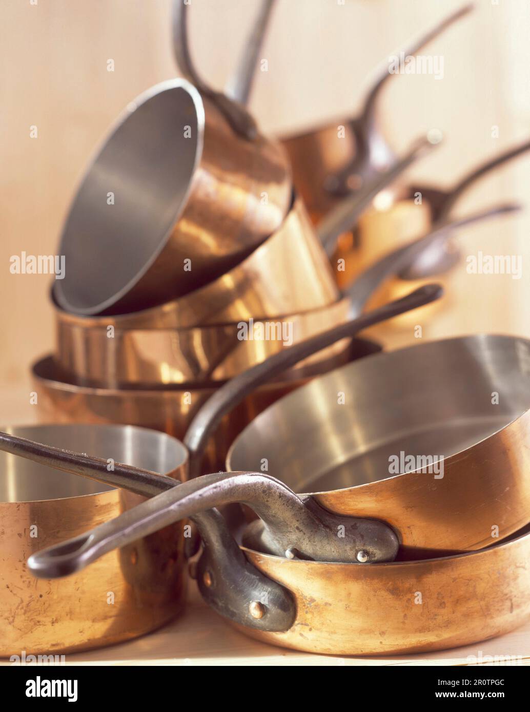 Insert to pan hi-res stock photography and images - Alamy