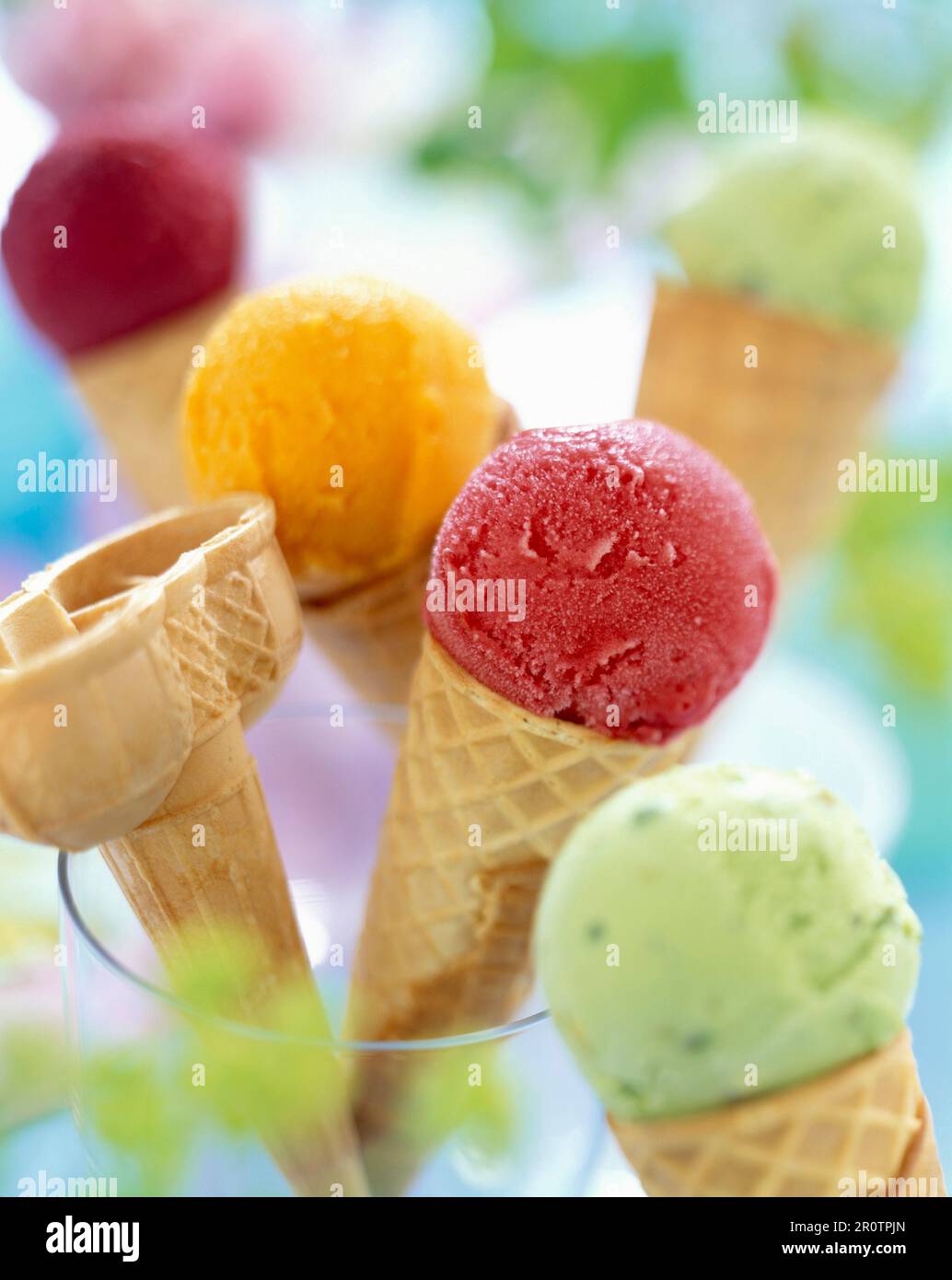 Icecreams cone nobody hi-res stock photography and images - Alamy
