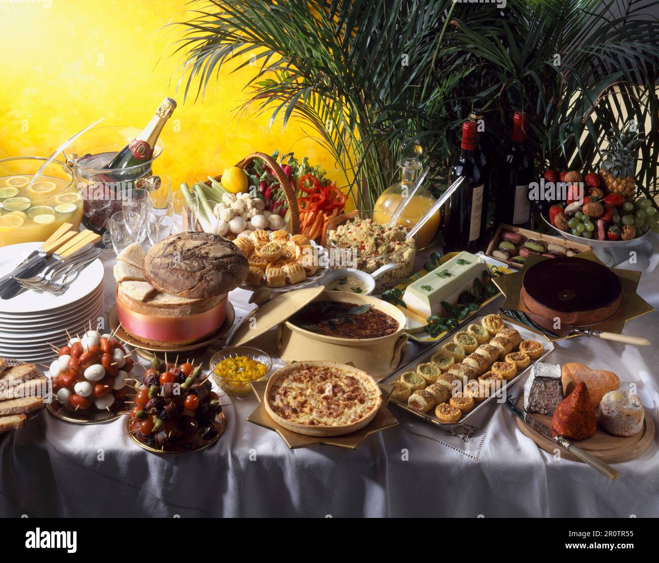 Buffet table quiche hi-res stock photography and images - Alamy