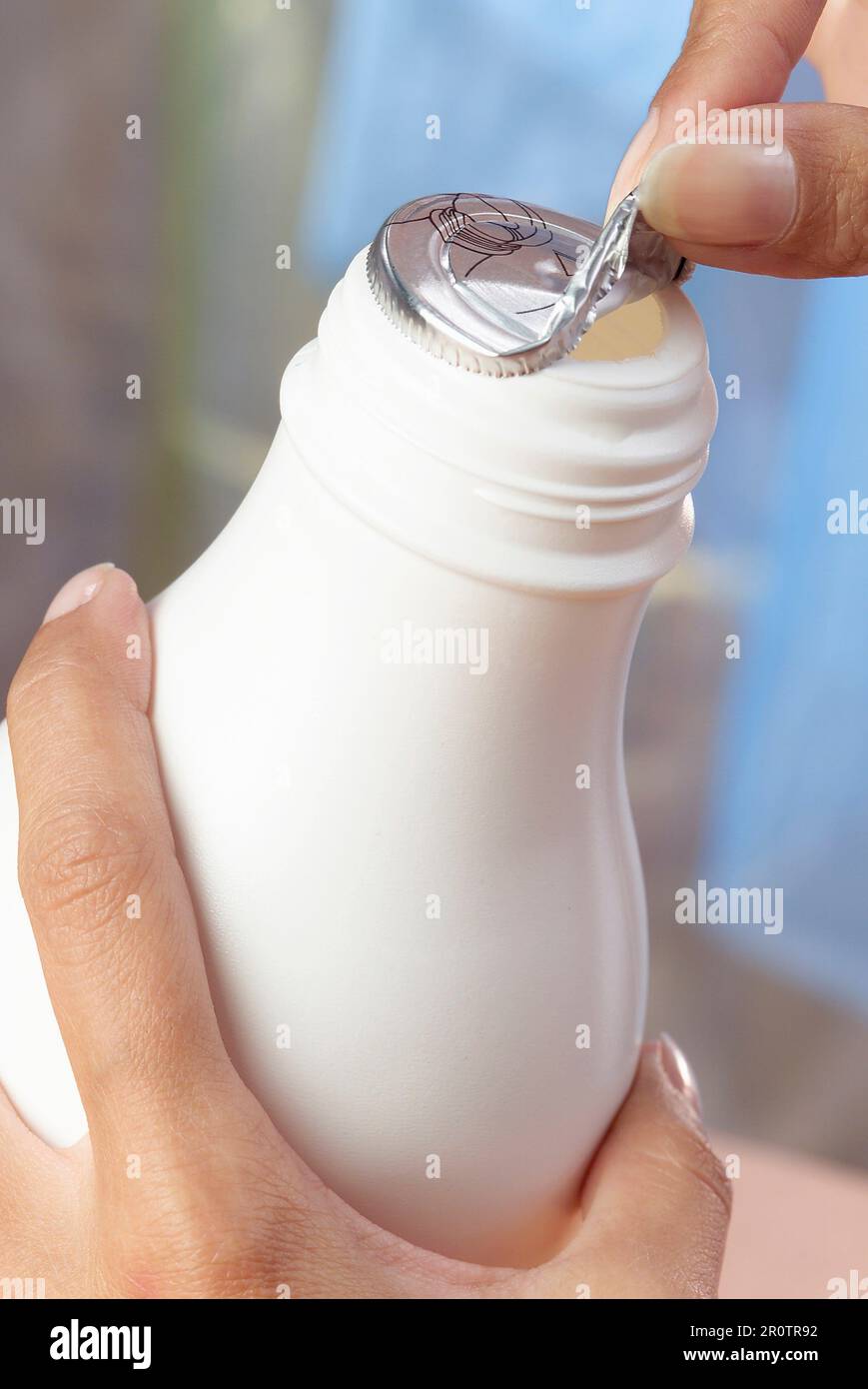 Hand opening bottle lid hi-res stock photography and images - Alamy
