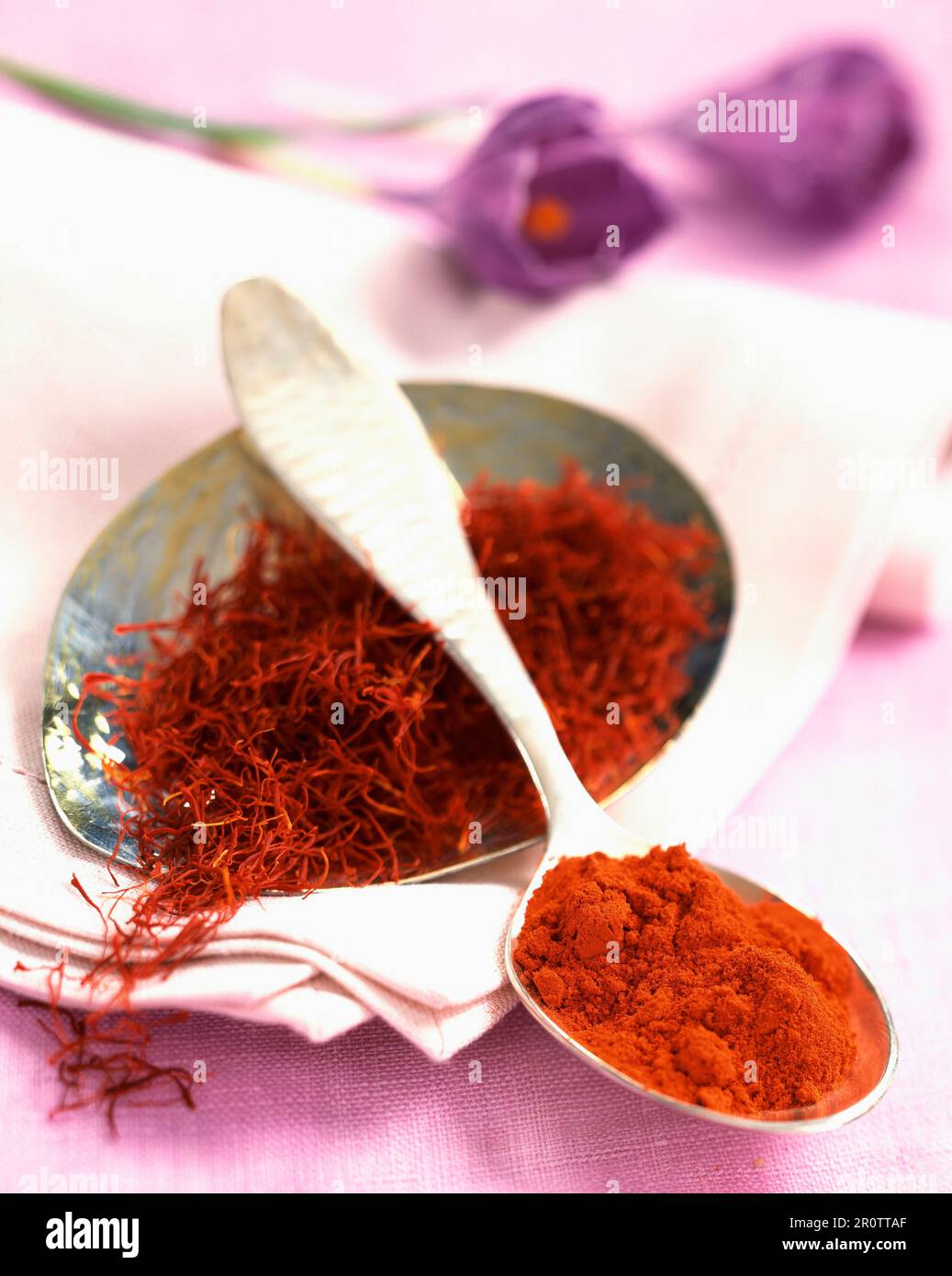Saffron strings and milled safron on a spoon Stock Photo - Alamy