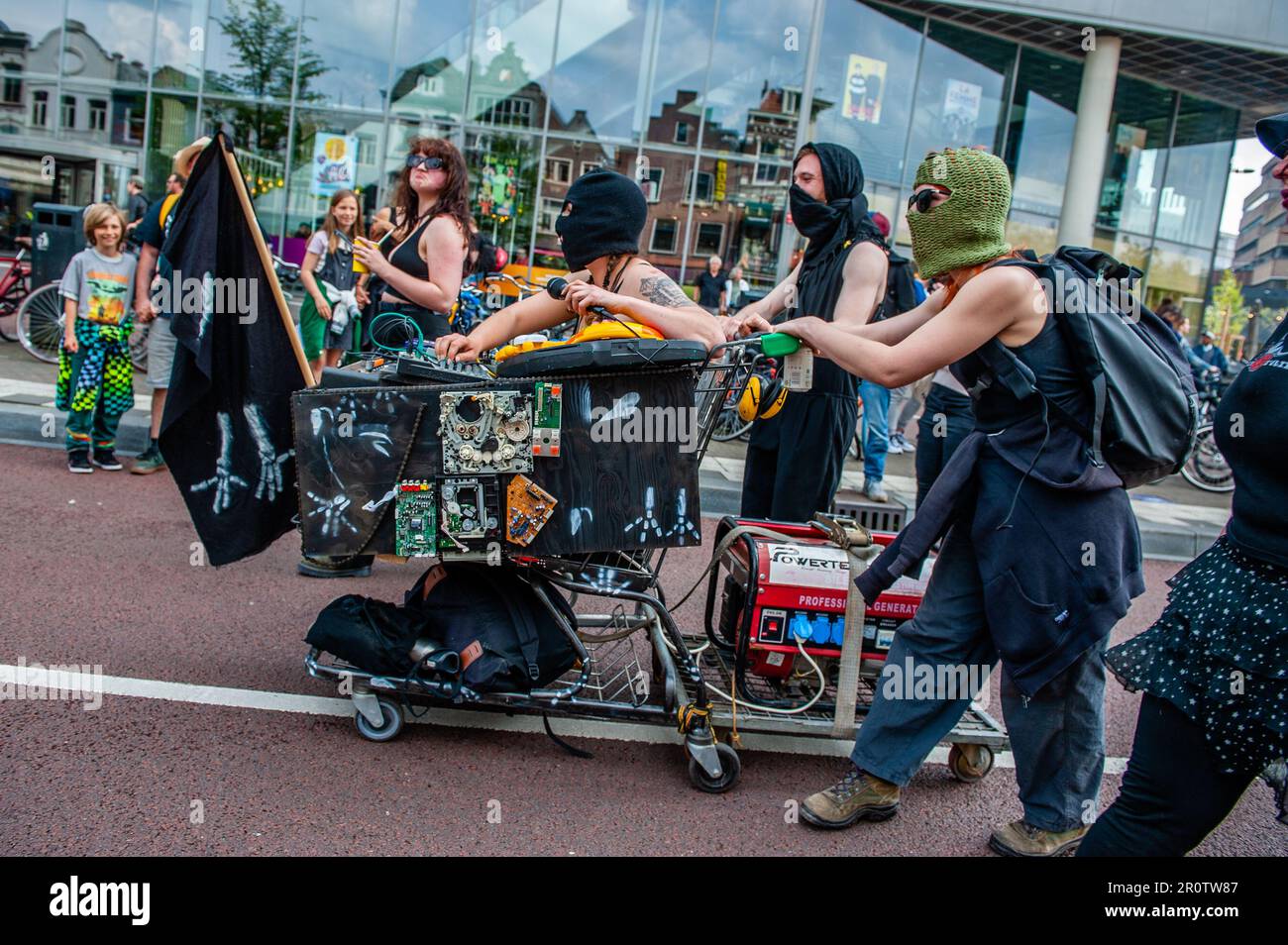Female face in cars hi-res stock photography and images - Alamy