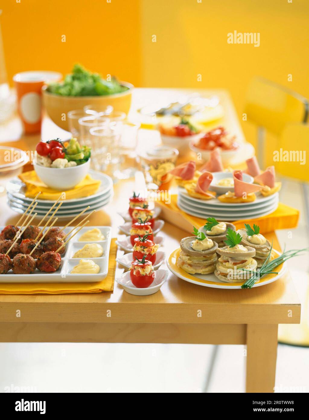 Cake accessories cabinet hi-res stock photography and images - Alamy