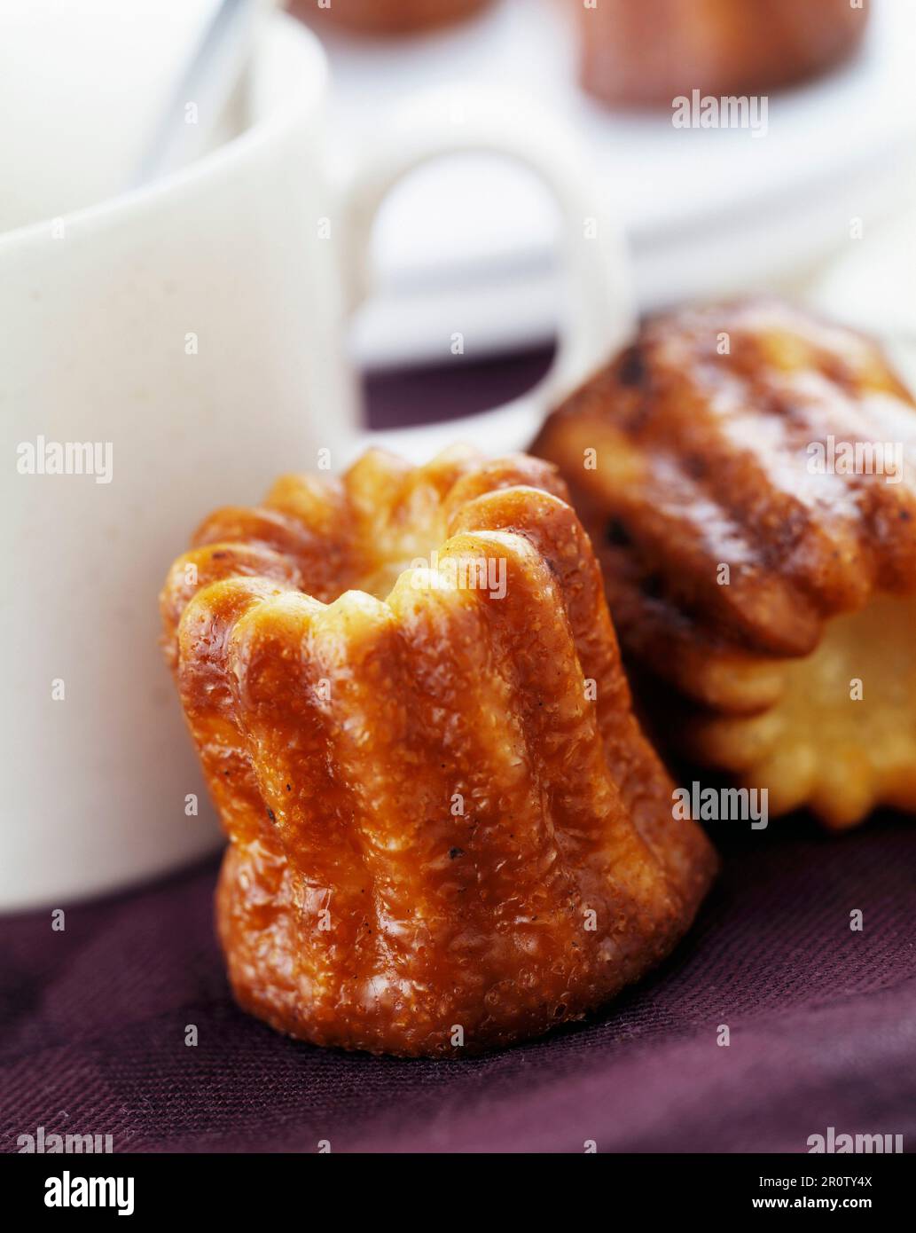 Ribbed cake hi-res stock photography and images - Alamy