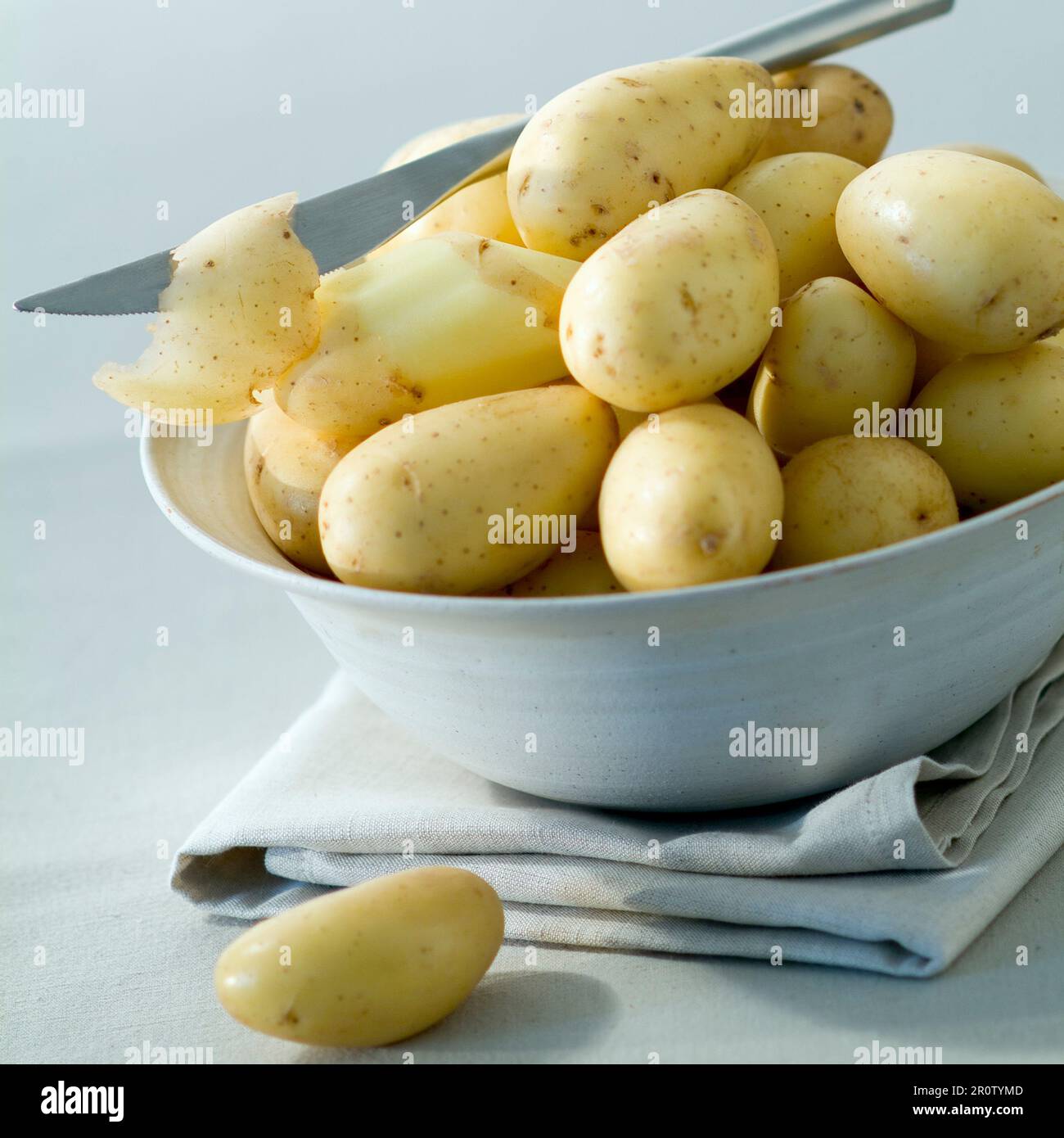 Heaps of potatoes hi-res stock photography and images - Alamy