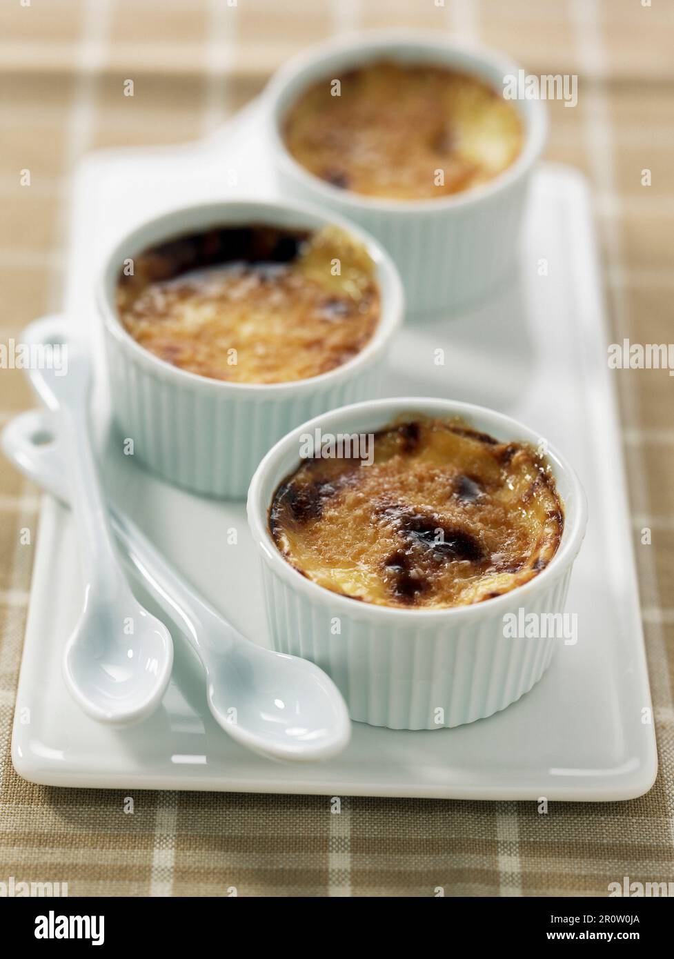 Mold for creme caramel hi-res stock photography and images - Alamy