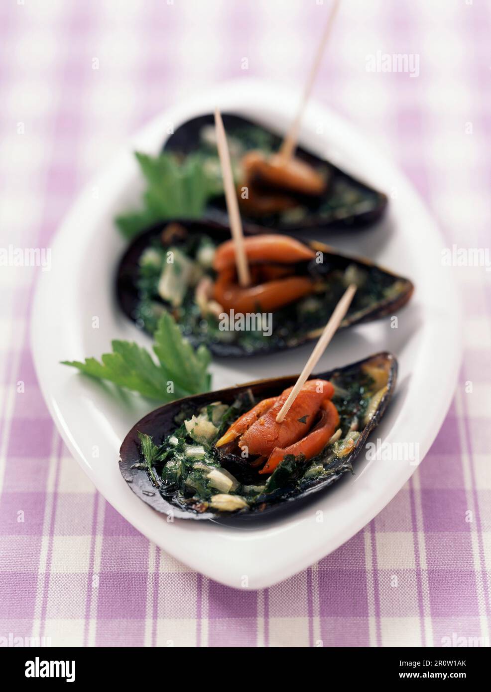 Mussel stuffing hi-res stock photography and images - Alamy
