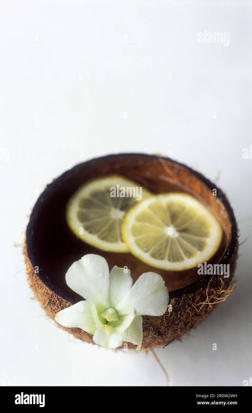 Lemon water finger bowl hi-res stock photography and images - Alamy