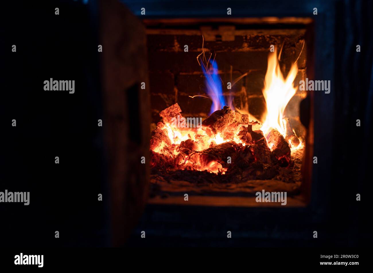 Orange and blue flame hi-res stock photography and images - Alamy