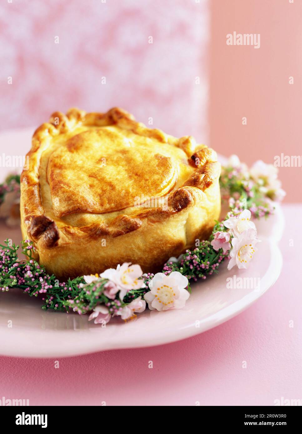 Crown shaped cake hi-res stock photography and images - Alamy