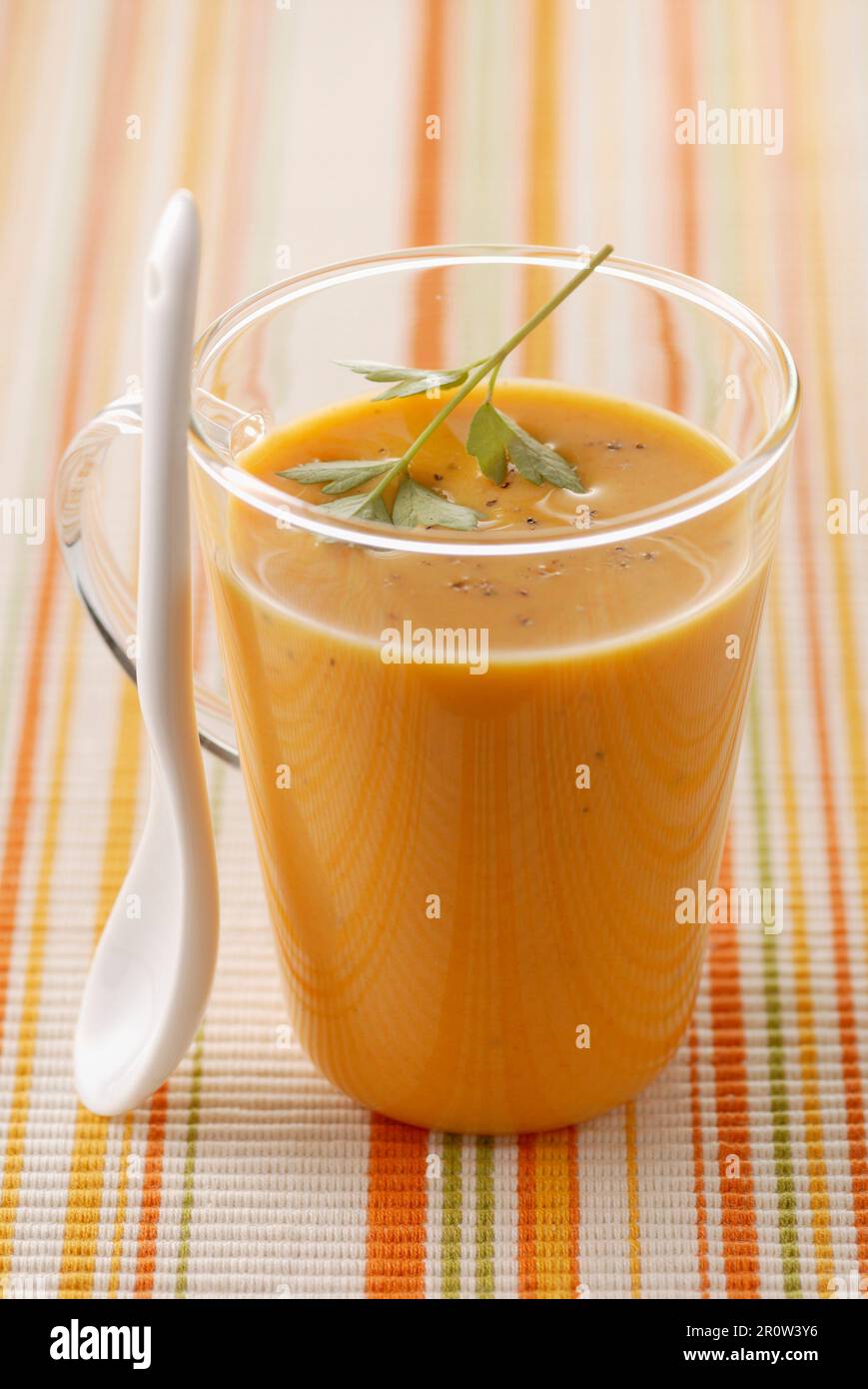 Cream colored cups hi-res stock photography and images - Alamy