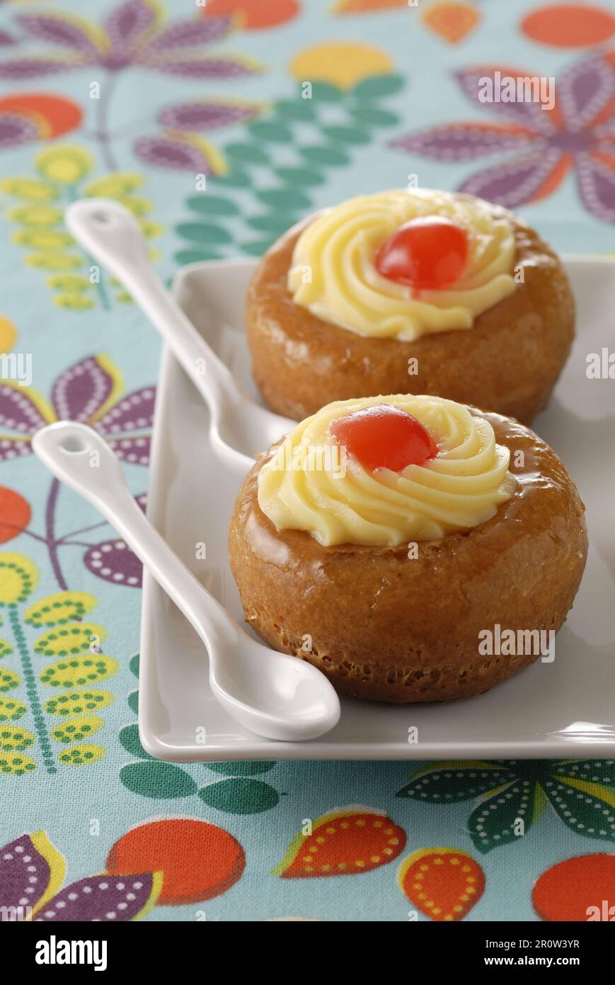 Gateau savarin hi-res stock photography and images - Alamy