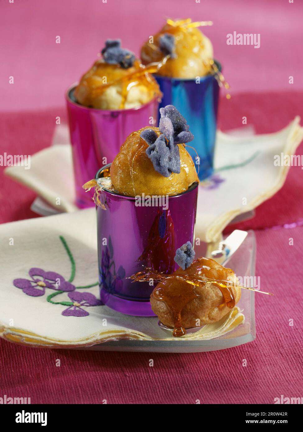 Purple and cream coloured flower hi-res stock photography and images ...