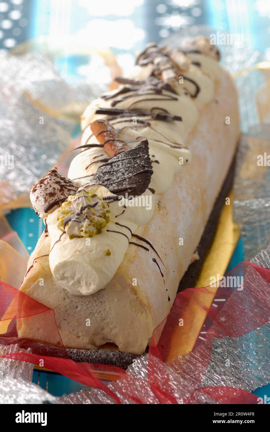 Christmas log cake Stock Photo - Alamy