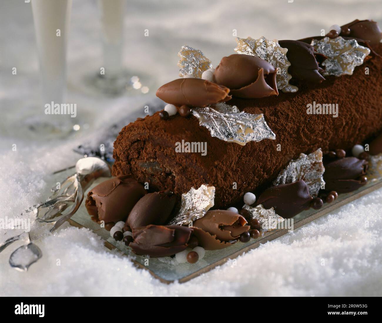 Bûche de chocolat de noël hi-res stock photography and images - Alamy