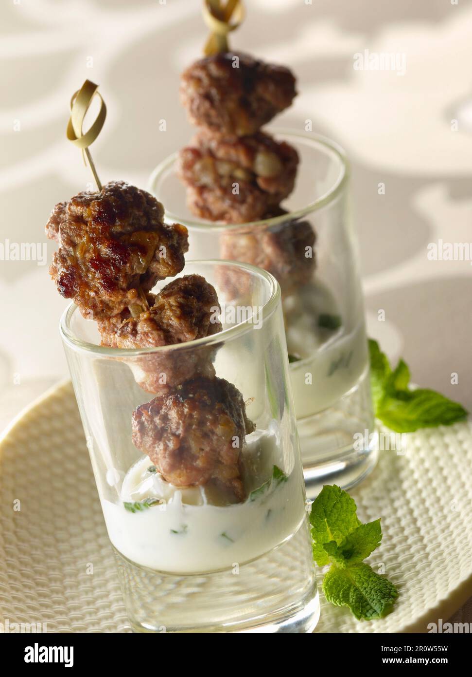 Lamb kebabs yoghurt hi-res stock photography and images - Alamy