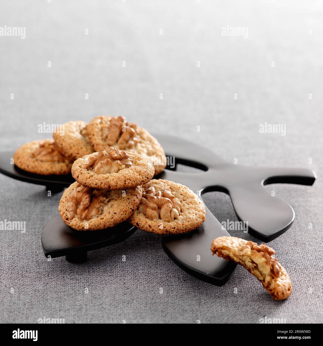 Crunchy macaroons hi-res stock photography and images - Alamy