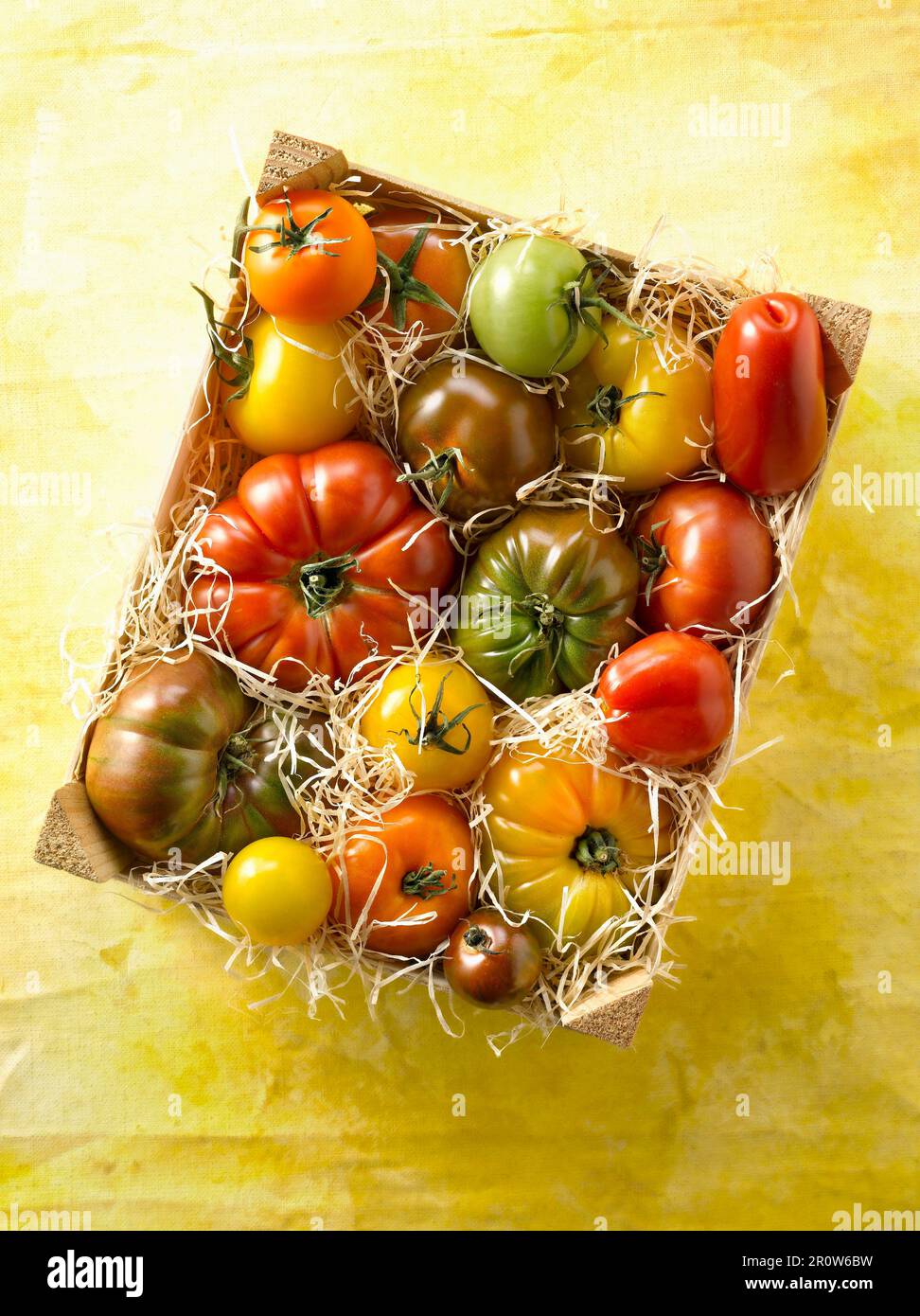 Crate of old-fashionned tomatoes Stock Photo - Alamy