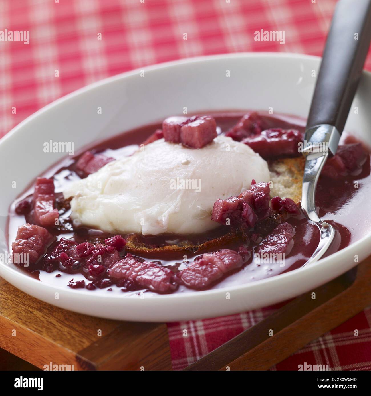Poaching egg hi-res stock photography and images - Alamy