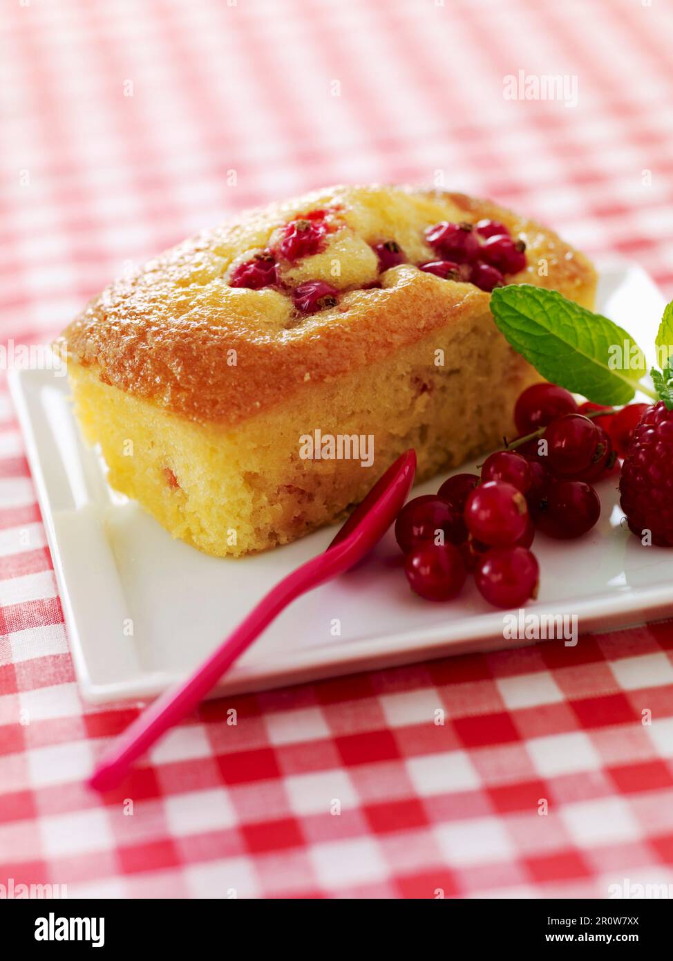 Fruit gateau hi-res stock photography and images - Alamy