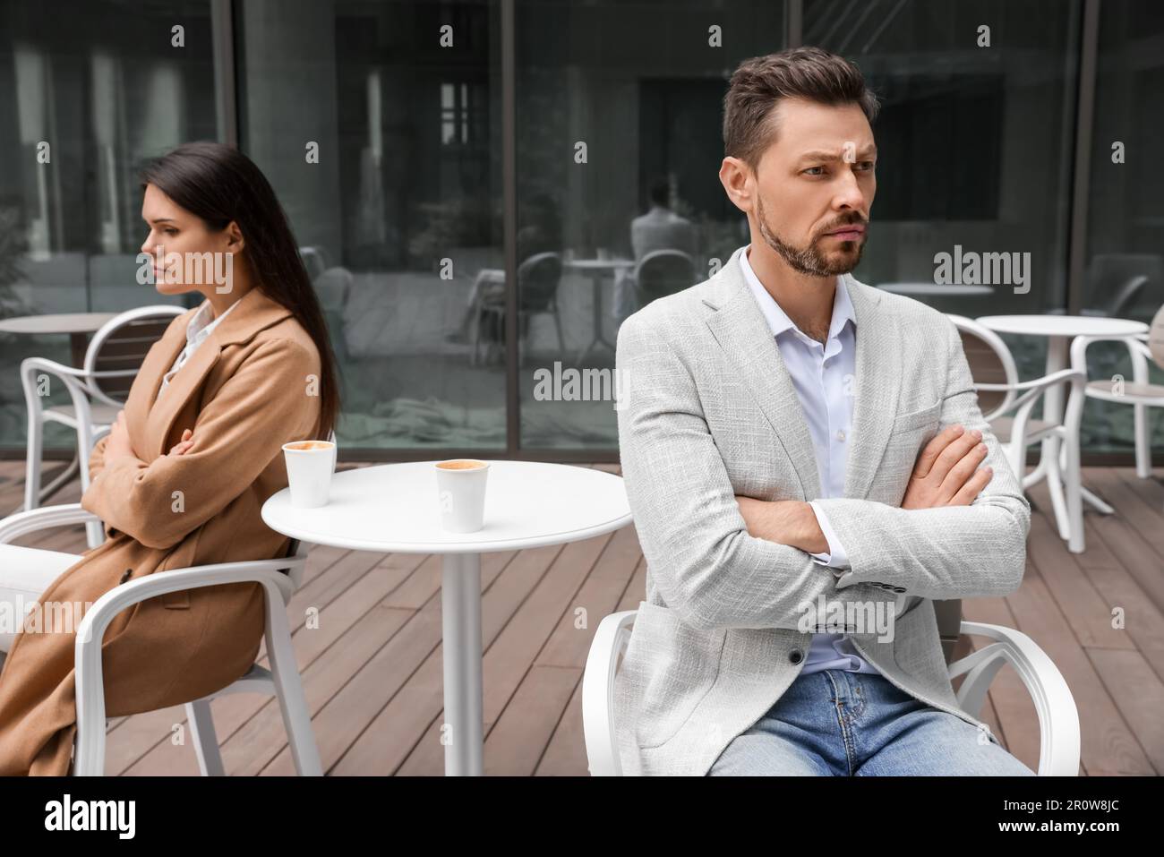 Couple arguing outdoor hi-res stock photography and images - Alamy
