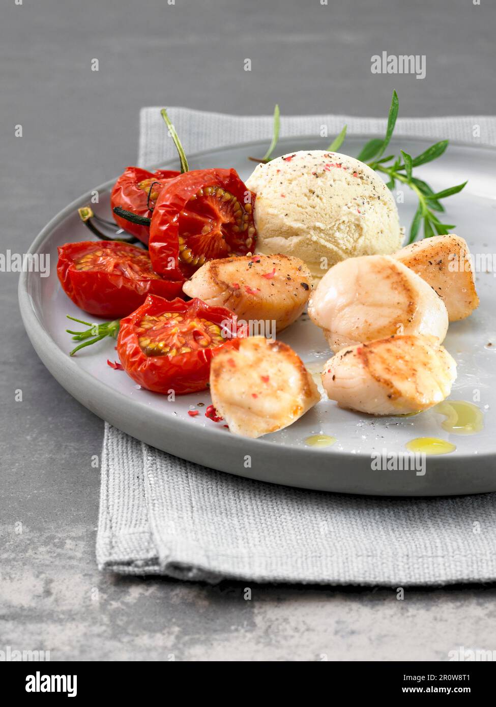 Pan-fried scallops with tomatoes and vanilla ice cream Stock Photo - Alamy