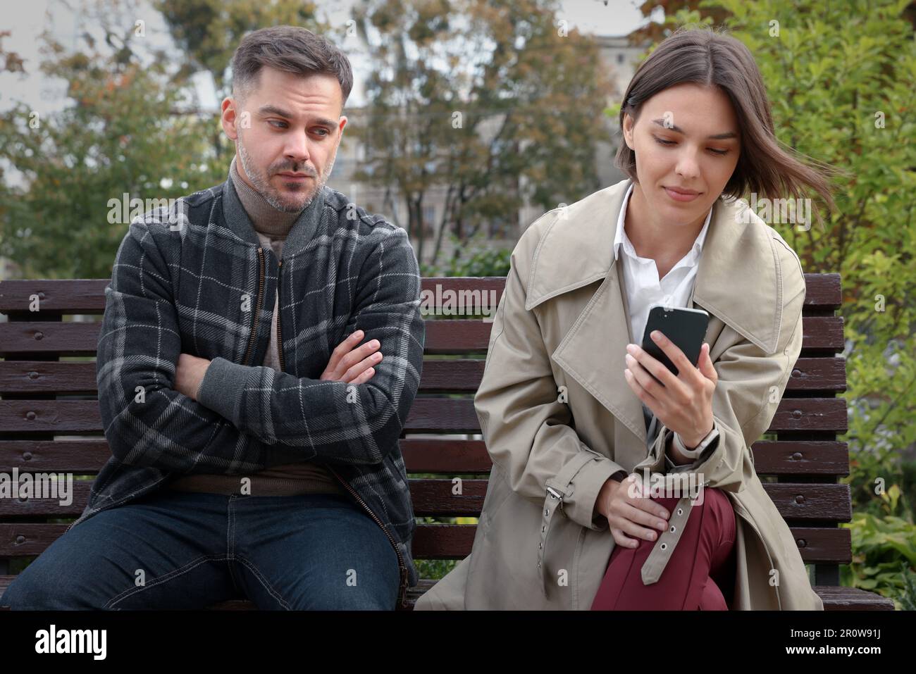 Woman looking distrustful at man hi-res stock photography and images ...