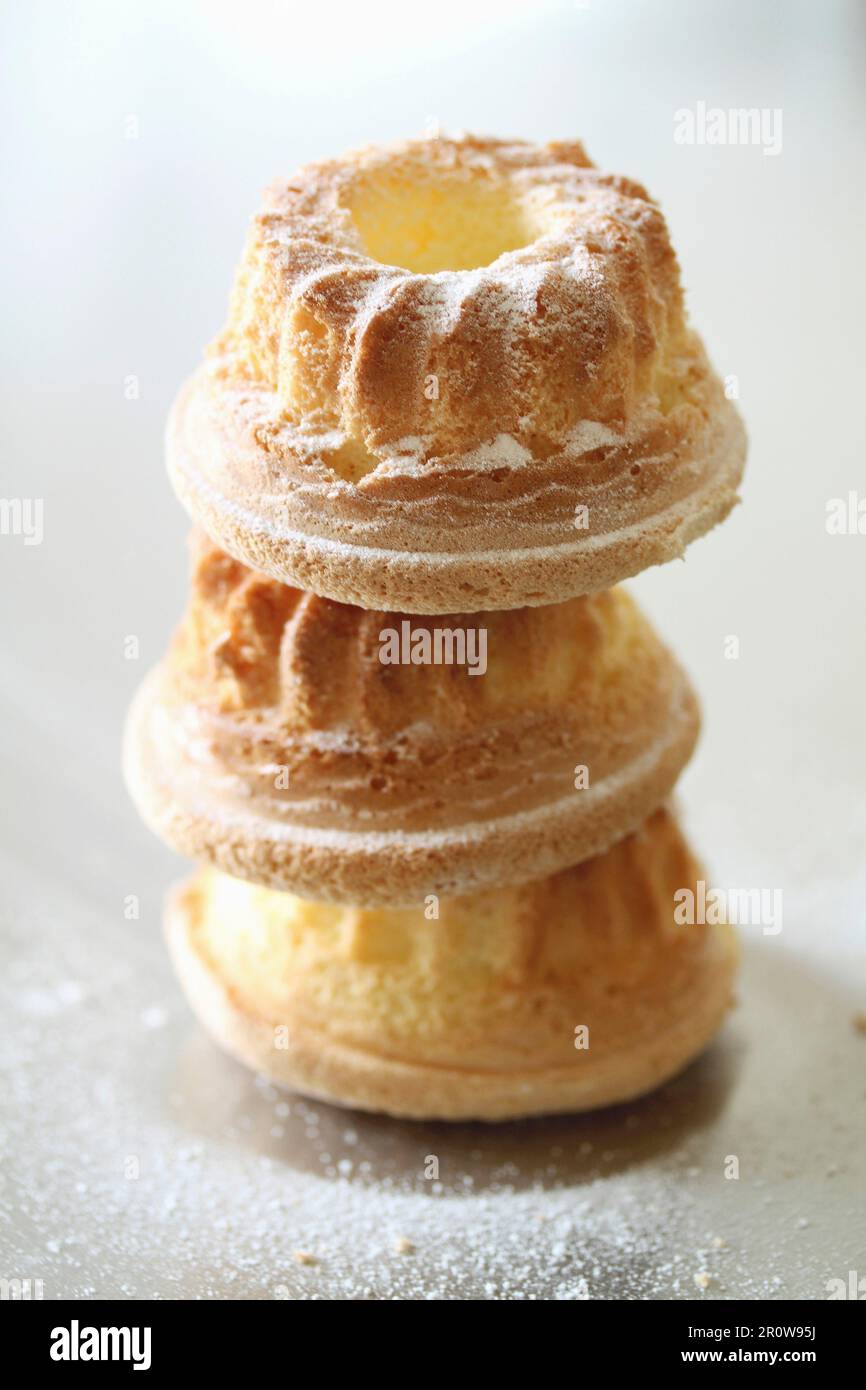 Savoy cake hi-res stock photography and images - Alamy