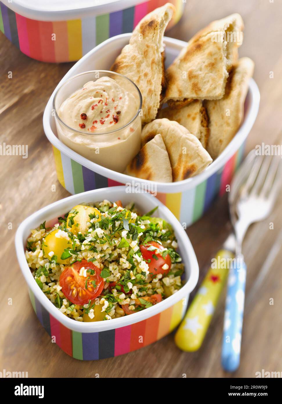 Pitta hummus hi-res stock photography and images - Alamy