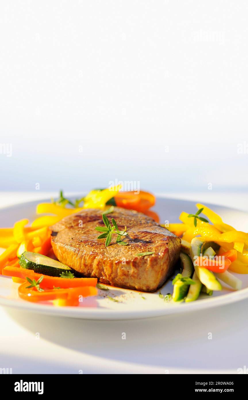 Grilled beef steak with vegetables Stock Photo - Alamy