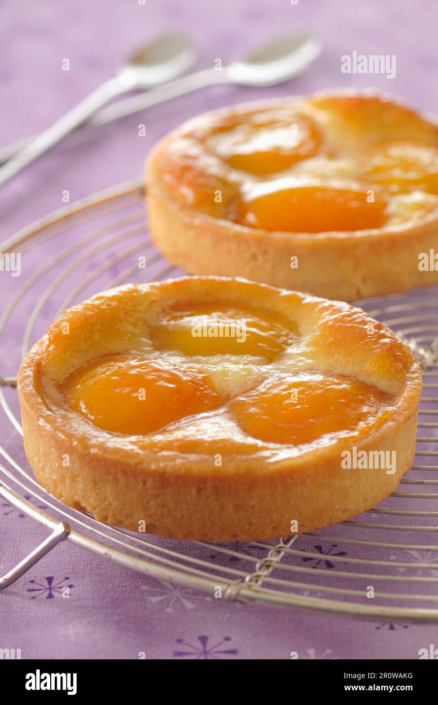 Apricot torte hi-res stock photography and images - Alamy