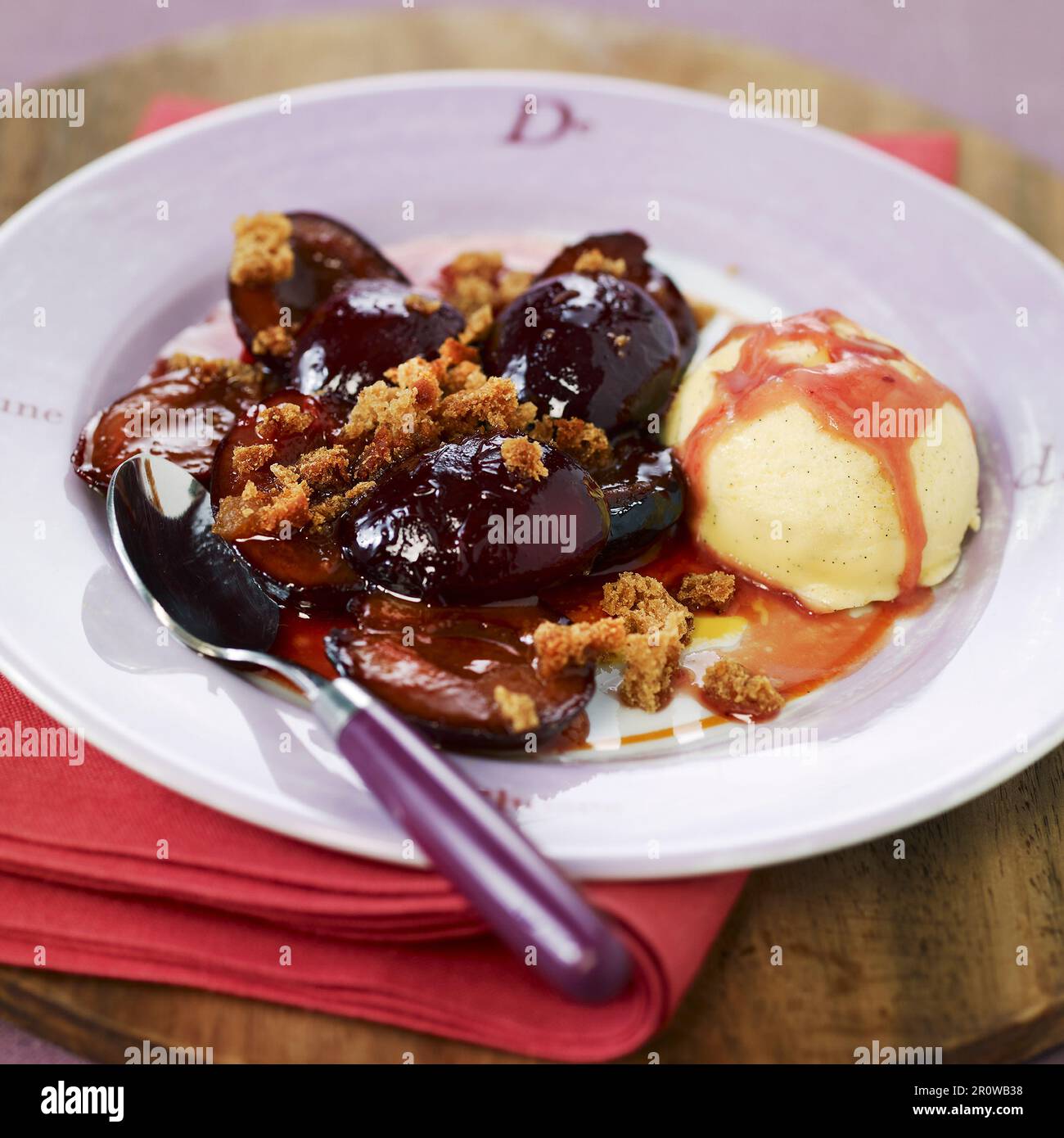 Pan-fried quetsch plums with vanilla ice cream Stock Photo - Alamy