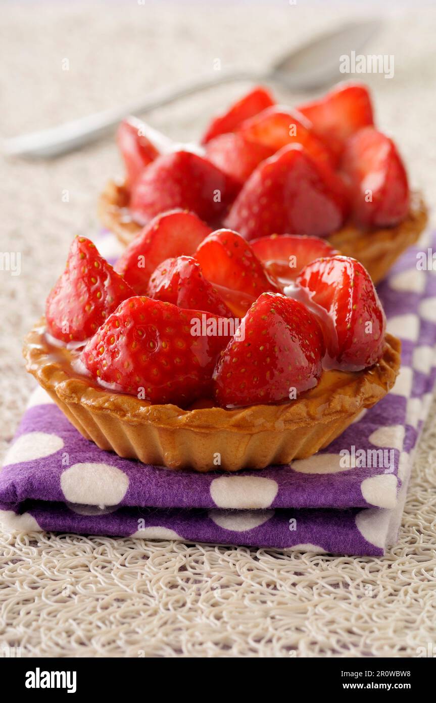 Soft fruit tartlet hi-res stock photography and images - Alamy