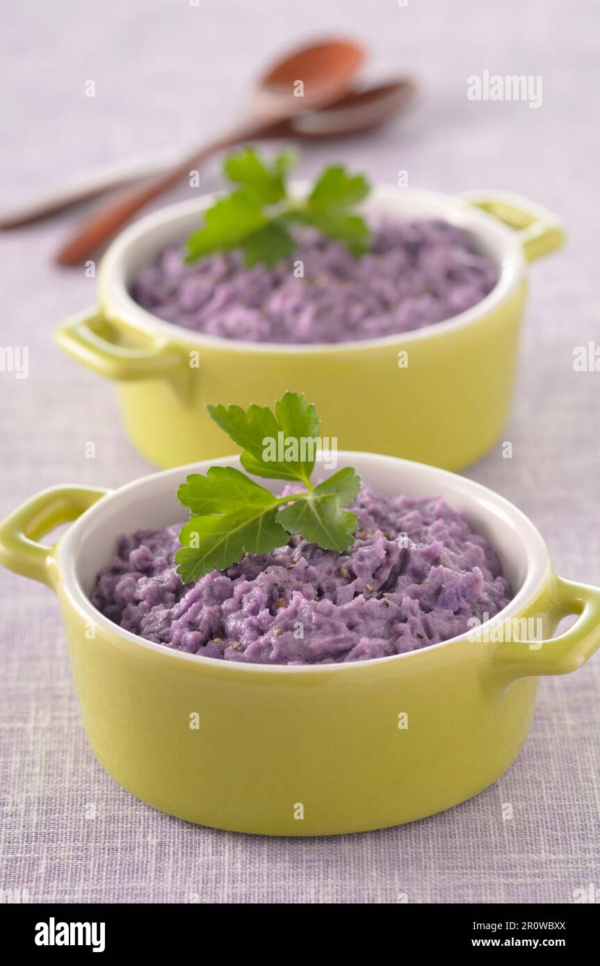Purple potato mash Stock Photo - Alamy