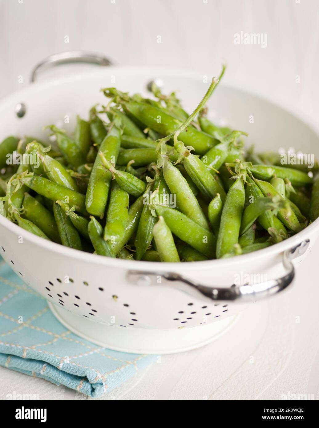 One pea in a pod hi-res stock photography and images - Alamy