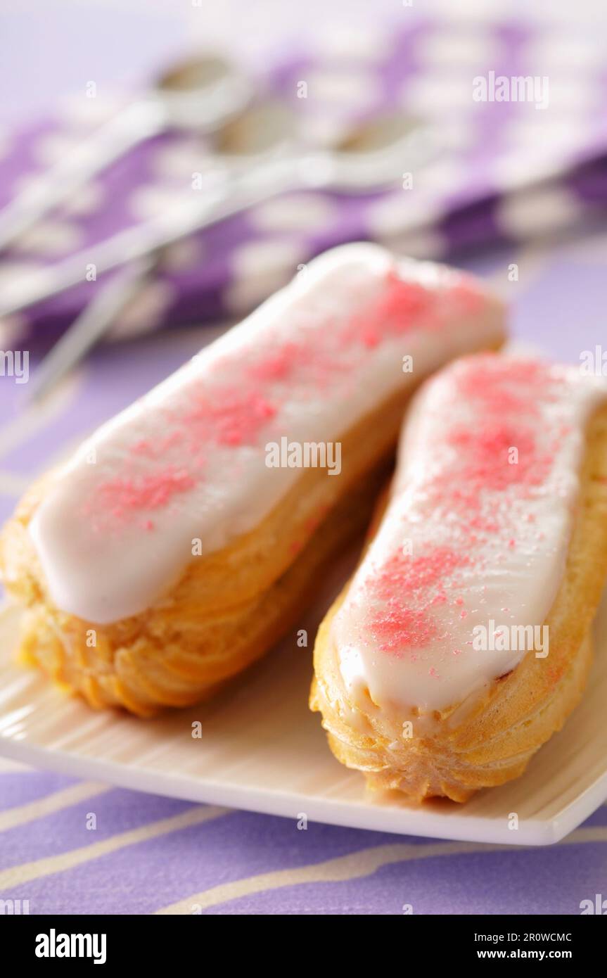 Vanilla eclairs hi-res stock photography and images - Alamy