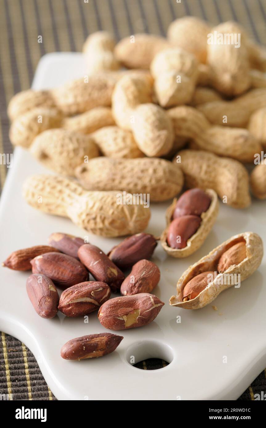 Peanuts cutting hi-res stock photography and images - Alamy