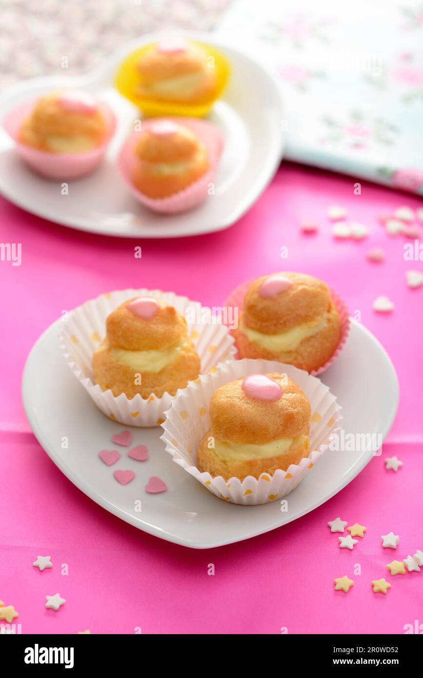 Small cream puffs Stock Photo - Alamy