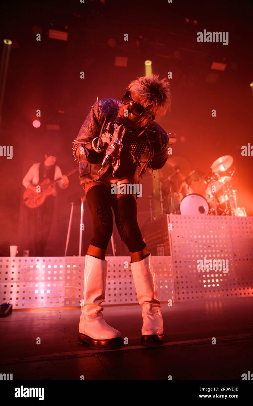 Toronto, Canada. 09th May, 2023. Yves Tumor singing into a microphone ...