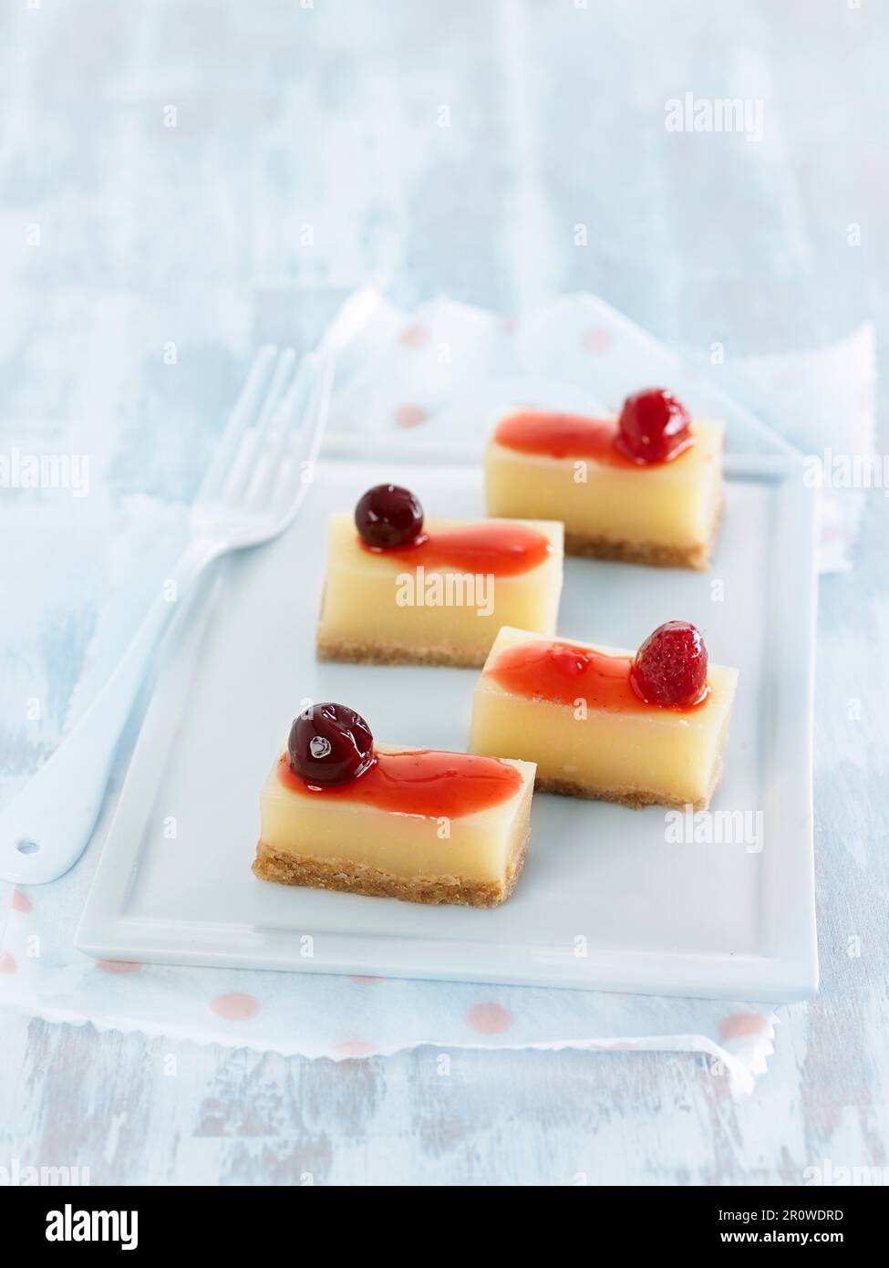 Lemon-mint jelly bites and red fruit coulis Stock Photo - Alamy