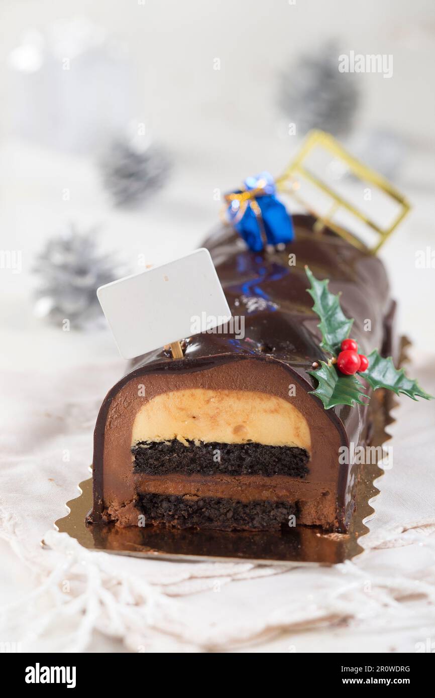 Christmas chocolate log cake Stock Photo - Alamy