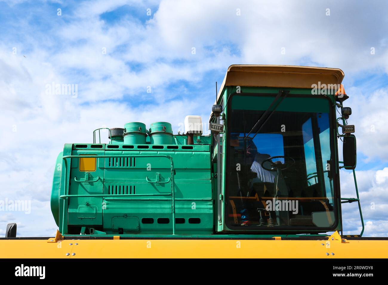Modern blue combine harvester hi-res stock photography and images - Alamy