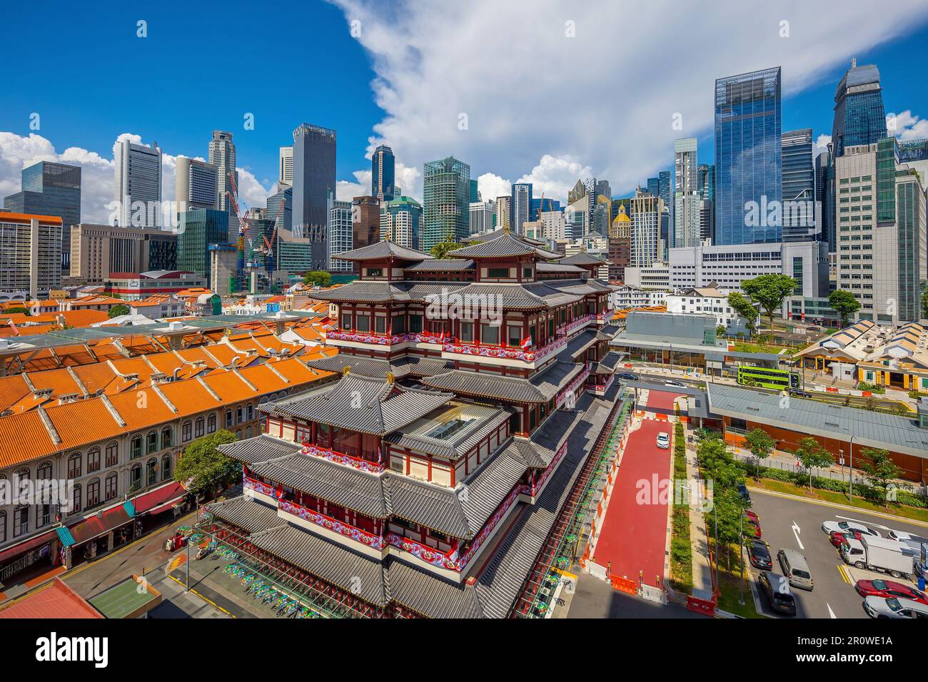 Buddha Toothe Relic Temple at Chinatown in Singapore Stock Photo - Alamy