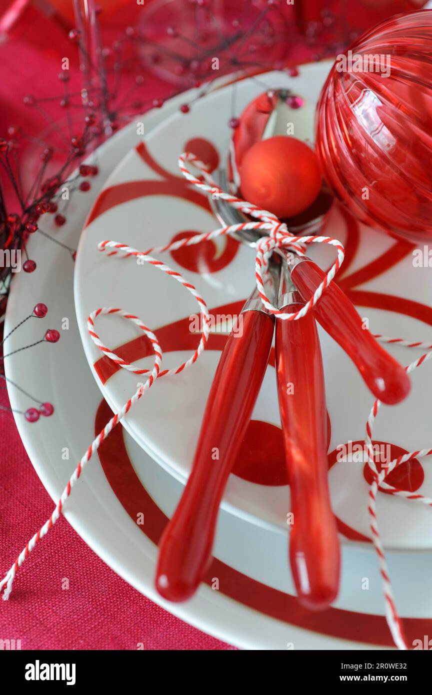 Red dishes,cutlery and table decorations Stock Photo - Alamy