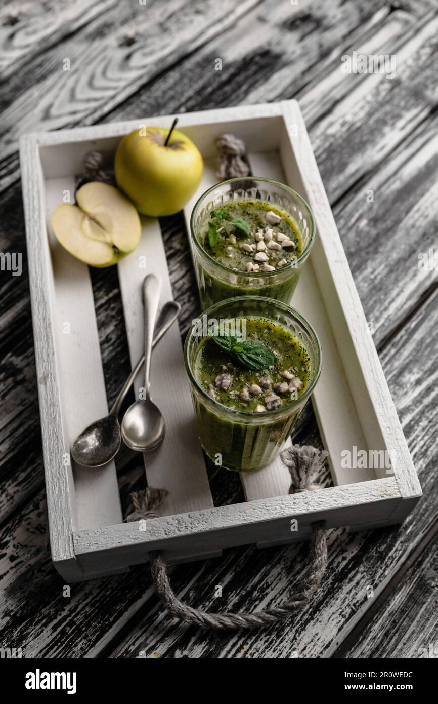 Green smoothie on tray hi-res stock photography and images - Alamy